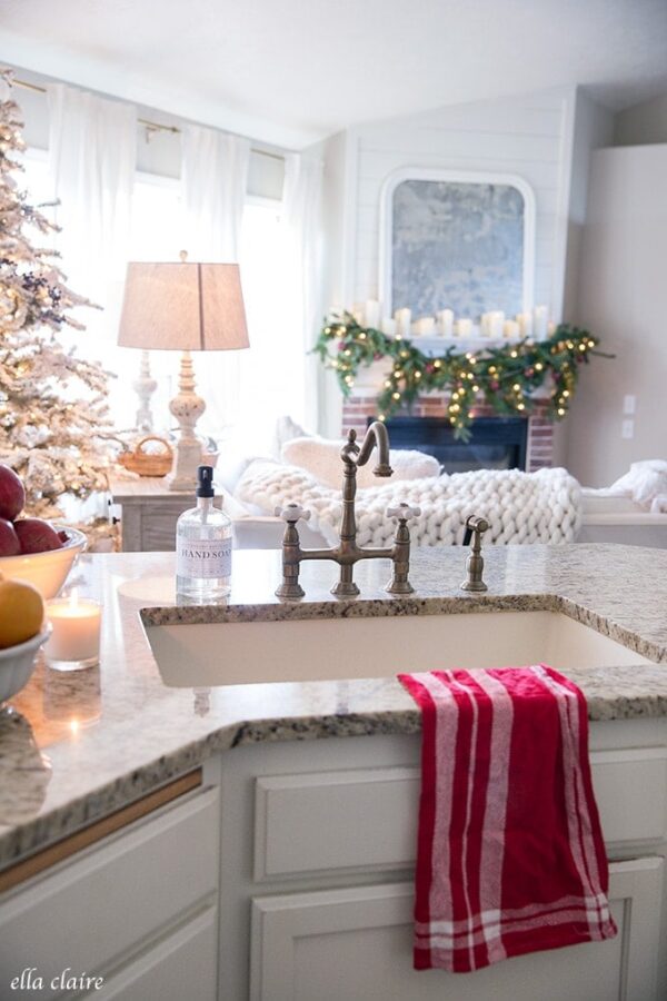 15 Inspiring Christmas Kitchens - Ella Claire & Co.