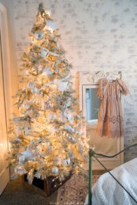 10+ Unique Christmas Tree Stands - Ella Claire & Co.