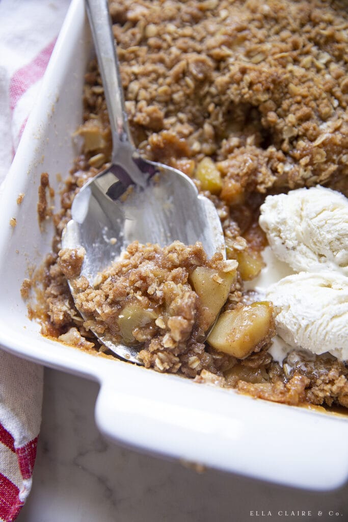 Apple Crumble Recipe with Oats - Ella Claire & Co.