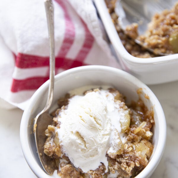 Apple Crumble Recipe with Oats - Ella Claire & Co.